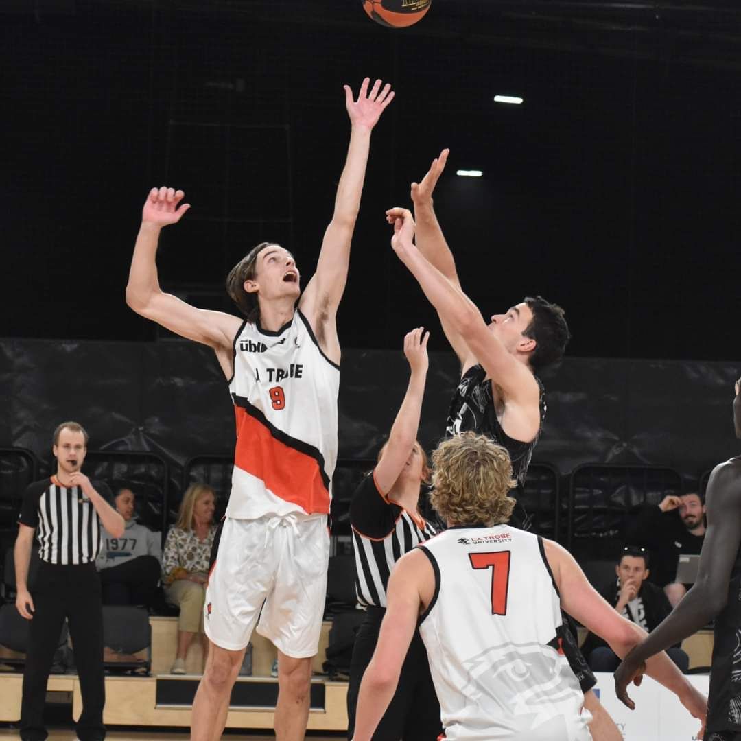 Round 5 – Waatu swooped on by early Eagles – CROSS OVER DRIBBLE